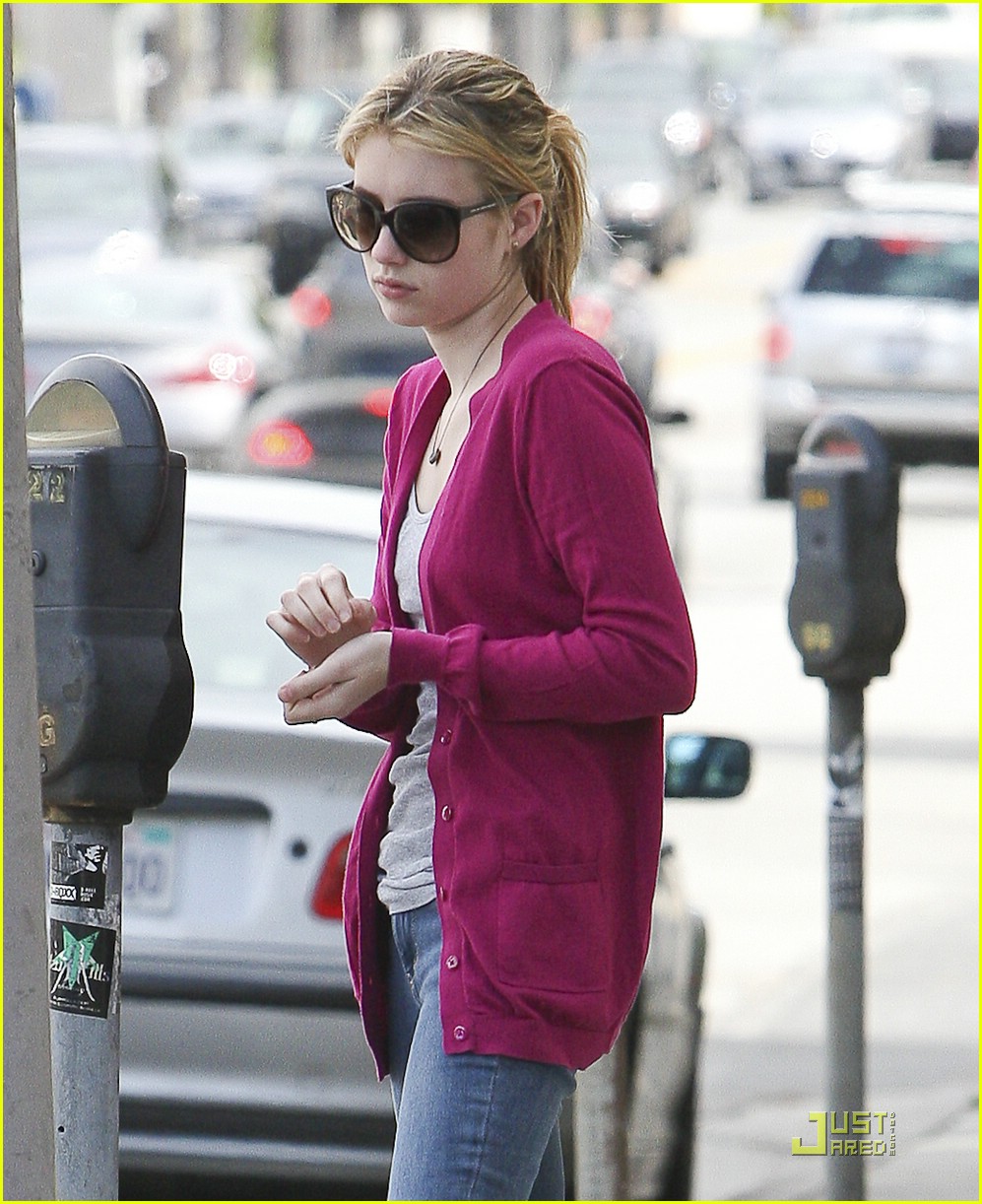 Emma Roberts: I Always Wash My Face | Photo 409098 - Photo Gallery ...