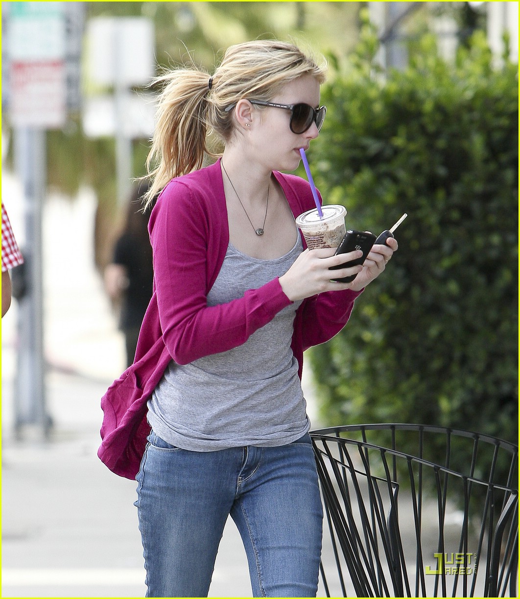Emma Roberts: I Always Wash My Face | Photo 409105 - Photo Gallery ...