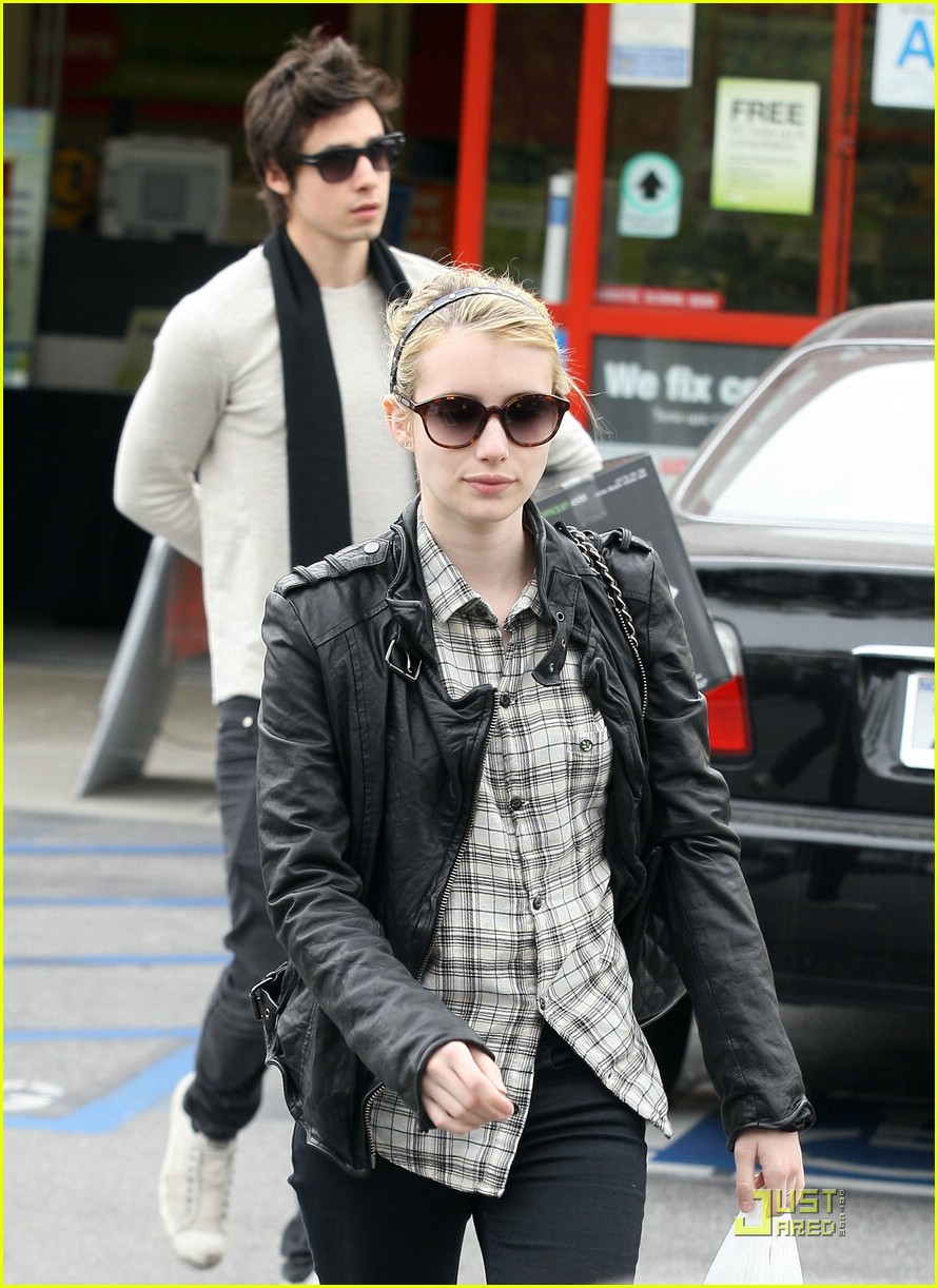Full Sized Photo of emma roberts staples run 15 | Emma Roberts Swings ... Full Sized Photo of emma roberts staples run 15 | Emma Roberts Swings ...