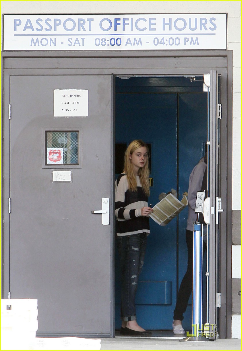 Dakota & Elle Fanning: Co-Starring in Shaggs Movie? | Photo 408943 ...