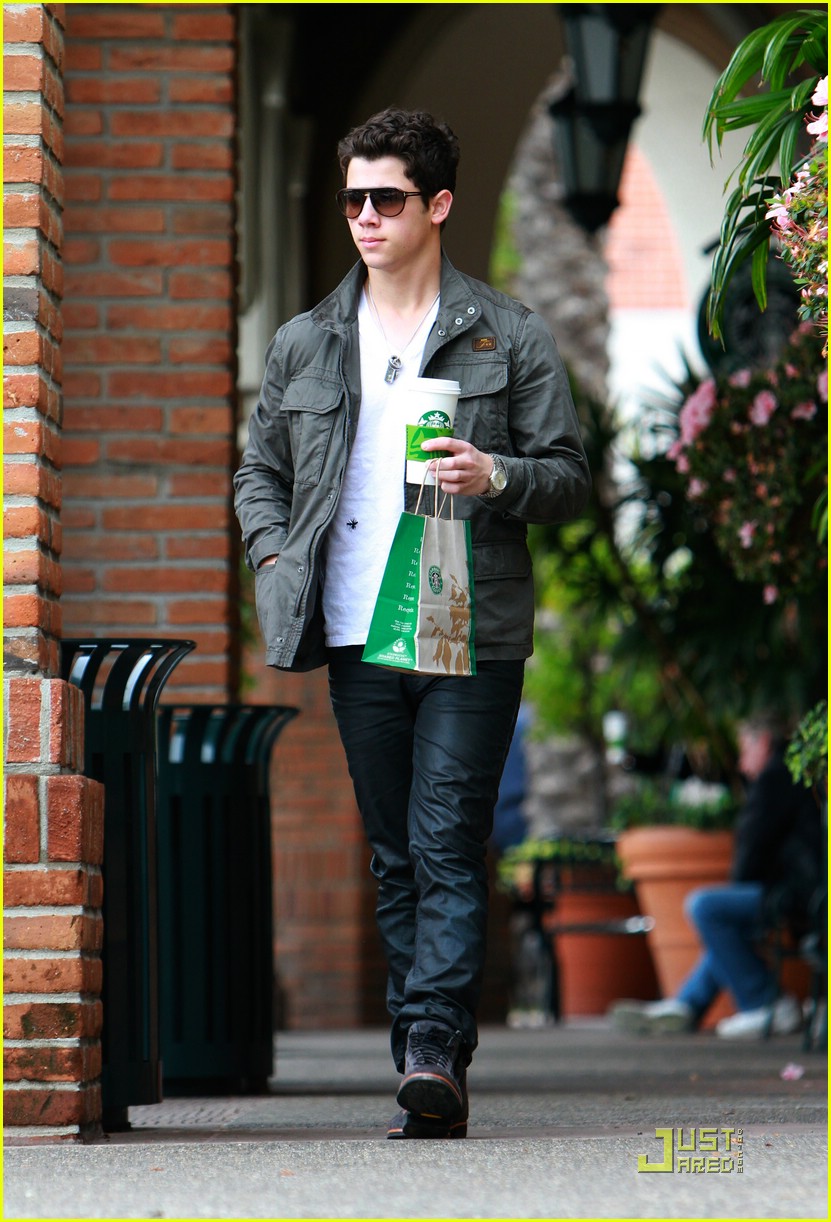 Nick & Joe Jonas: Out & About in Los Angeles | Photo 410151 - Photo ...