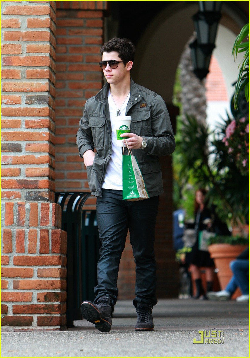 Nick & Joe Jonas: Out & About in Los Angeles | Photo 410152 - Photo ...