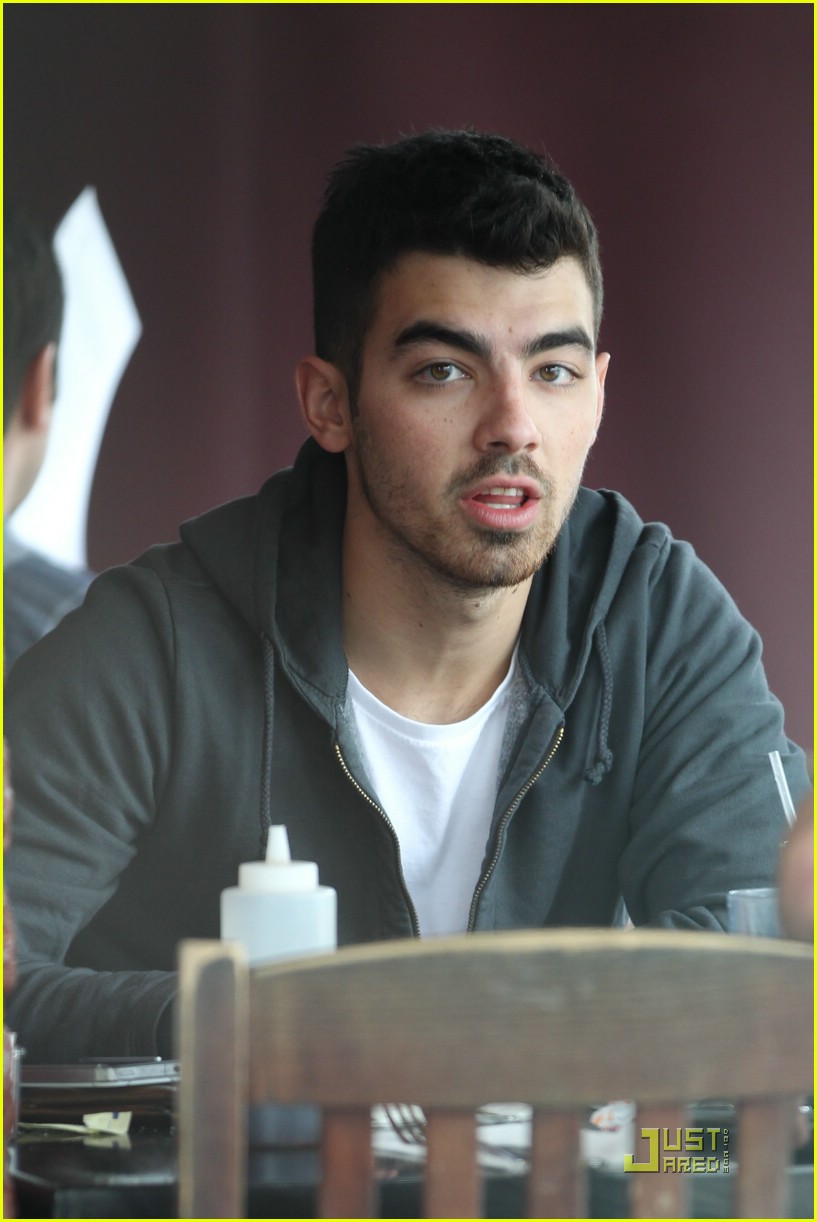 Joe Jonas: Winston Goes To The Doctor | Photo 407458 - Photo Gallery ...