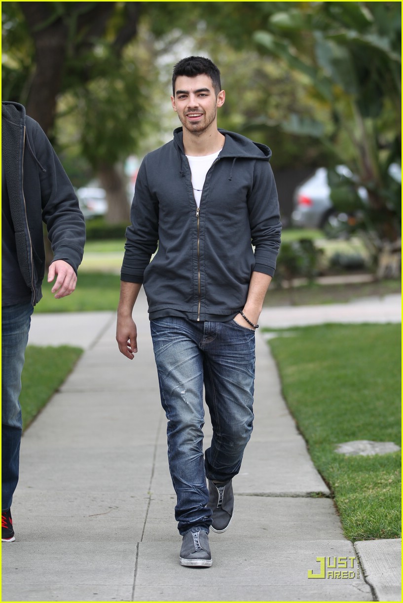 Joe Jonas: Winston Goes To The Doctor | Photo 407462 - Photo Gallery ...