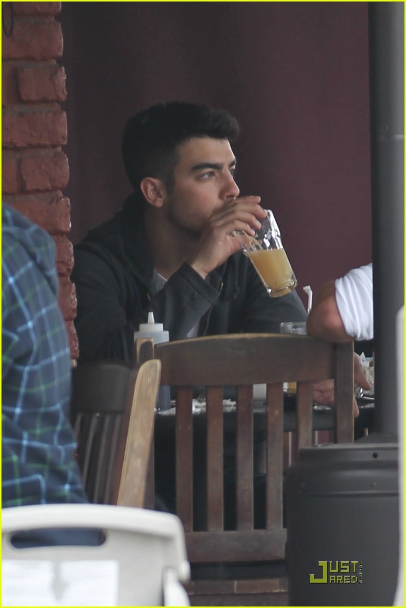 Joe Jonas: Winston Goes To The Doctor | Photo 407464 - Photo Gallery ...
