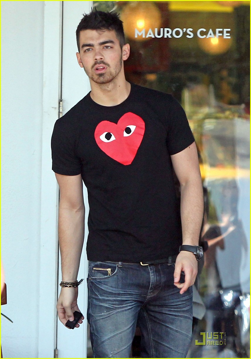 Joe Jonas: 'Eye' See You! | Photo 410032 - Photo Gallery | Just Jared Jr.