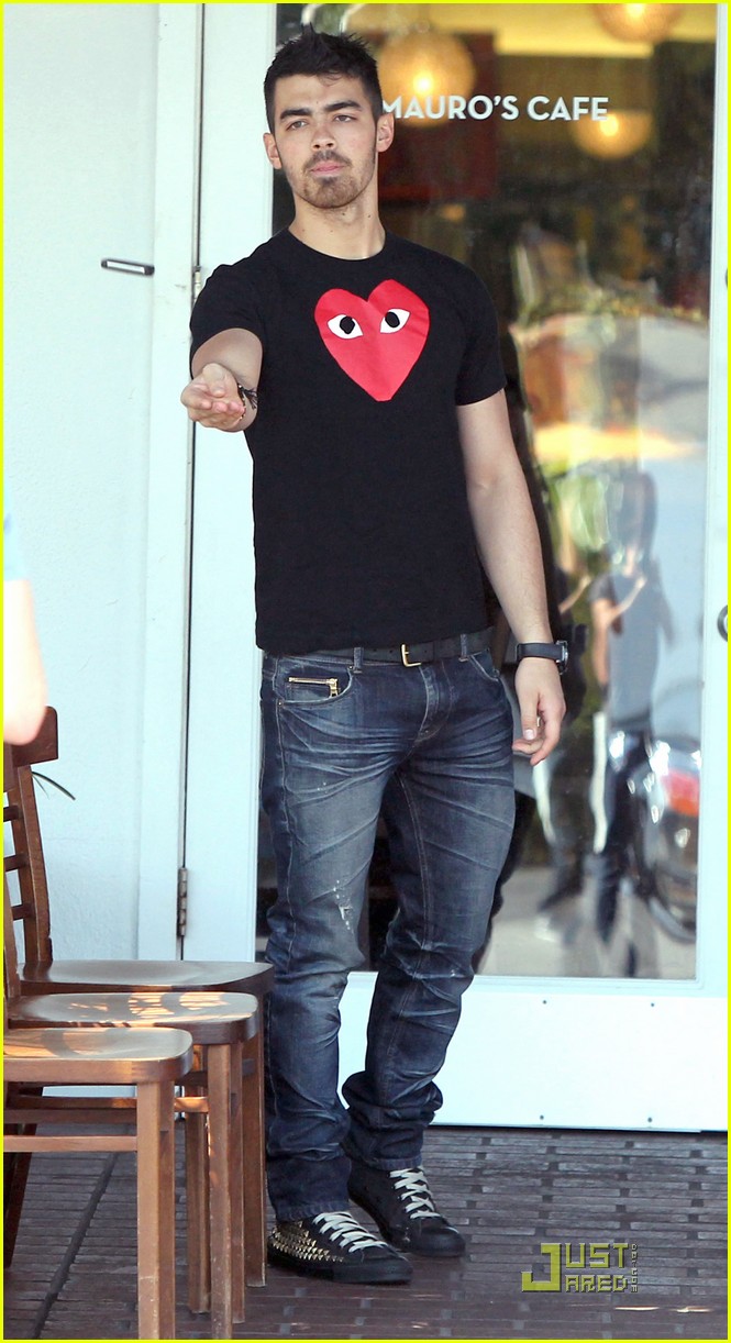 Joe Jonas: 'Eye' See You! | Photo 410035 - Photo Gallery | Just Jared Jr.