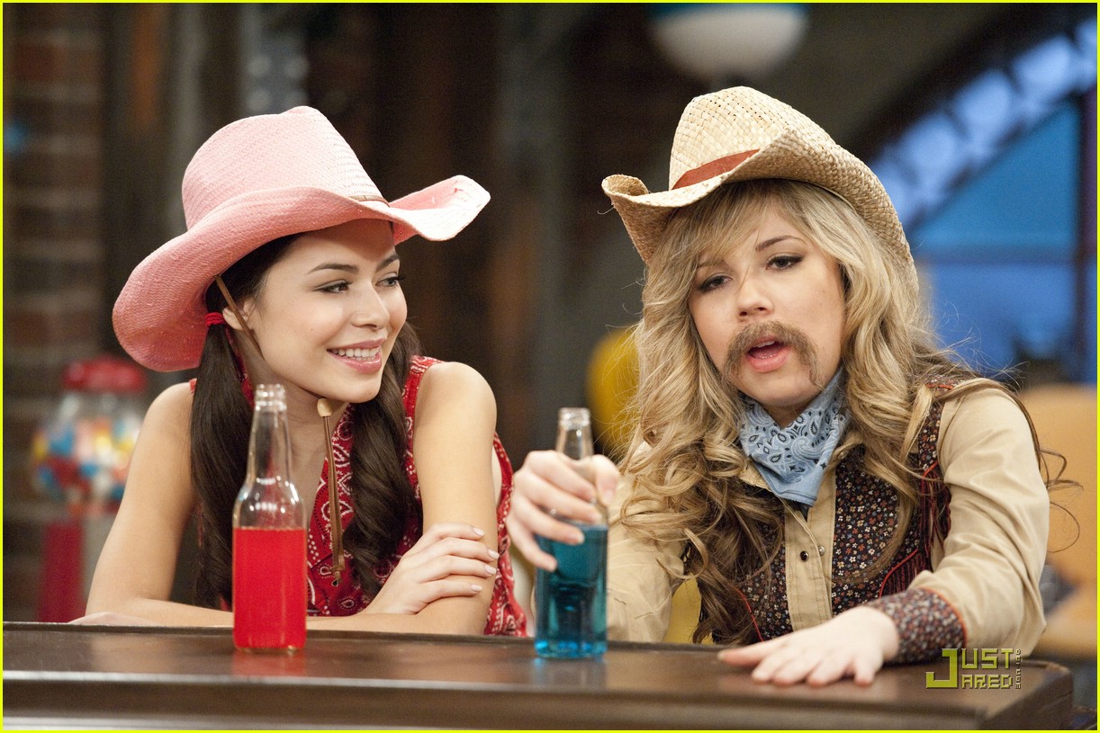 Nathan Kress Turns Into A Vampire on 'iCarly' -- Really. | Photo 409505 ...