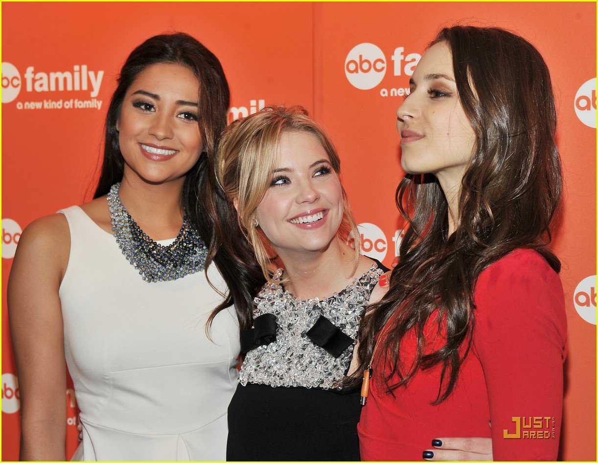 Shay Mitchell: Pretty Little Liars UpFront in NYC! | Photo 408691 ...