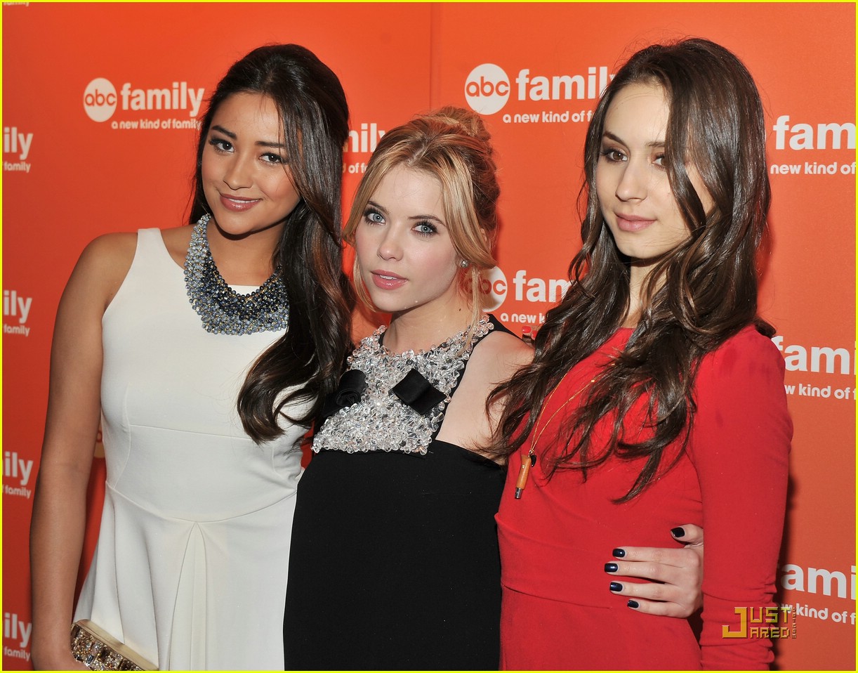 Shay Mitchell: Pretty Little Liars UpFront in NYC! | Photo 408701 ...