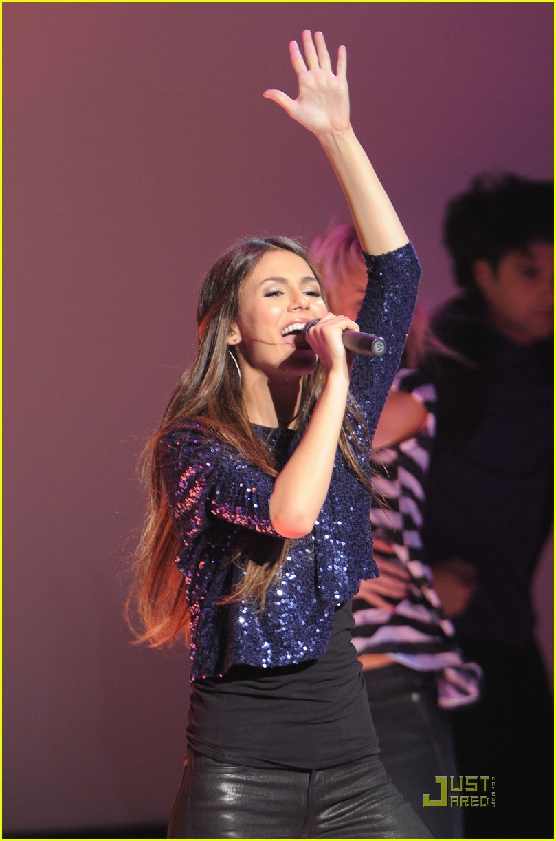 Victoria Justice to Perform 'Begging On Your Knees' at KCAs! | Photo ...