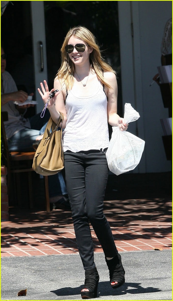 Emma Roberts: Winter Kate Cutie | Photo 411348 - Photo Gallery | Just ...