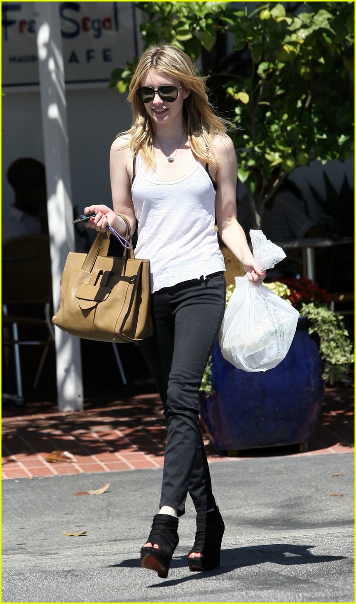 Emma Roberts: Winter Kate Cutie | Photo 411349 - Photo Gallery | Just ...