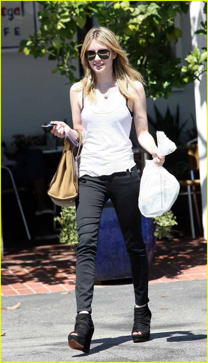 Emma Roberts: Winter Kate Cutie | Photo 411351 - Photo Gallery | Just ...