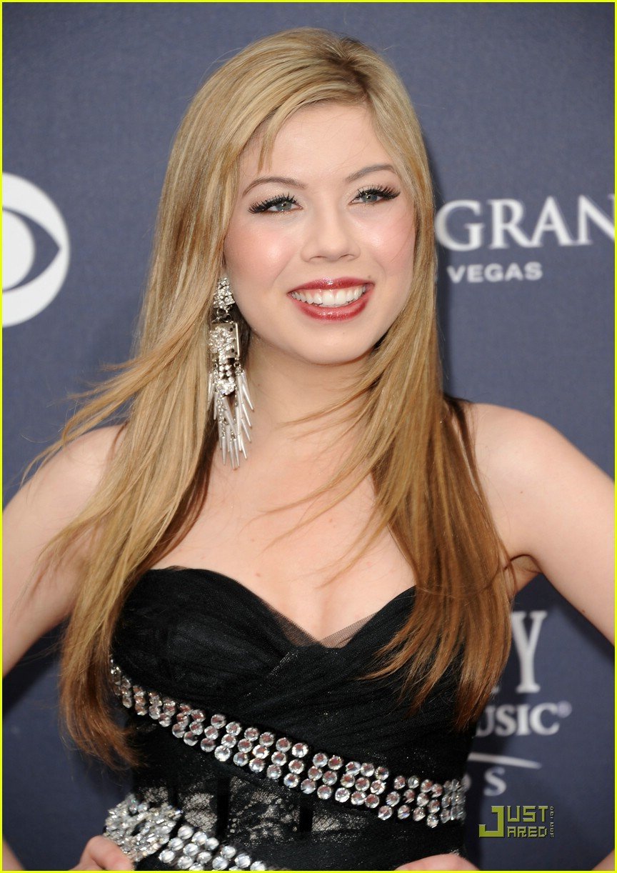 Jennette McCurdy: Mandalay Magical at the MGM! | Photo 411704 - Photo ...