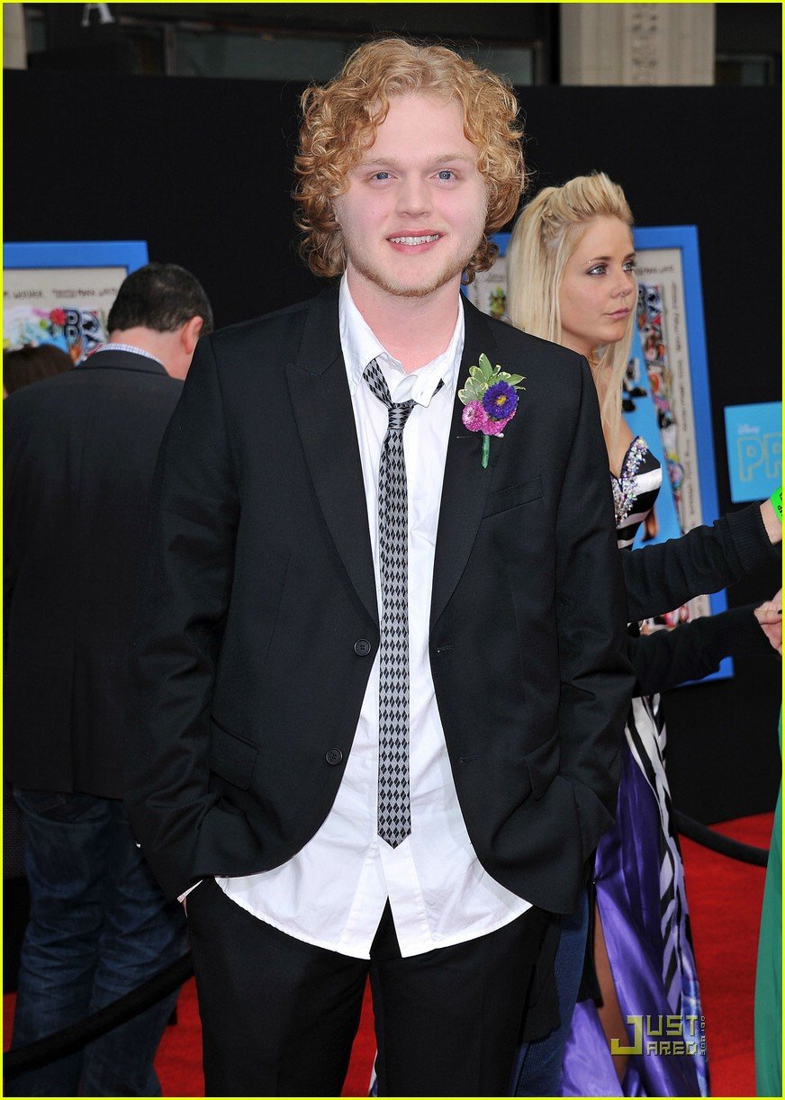 Nicholas Braun & Joe Adler Premiere 'Prom' | Photo 414297 - Photo ...