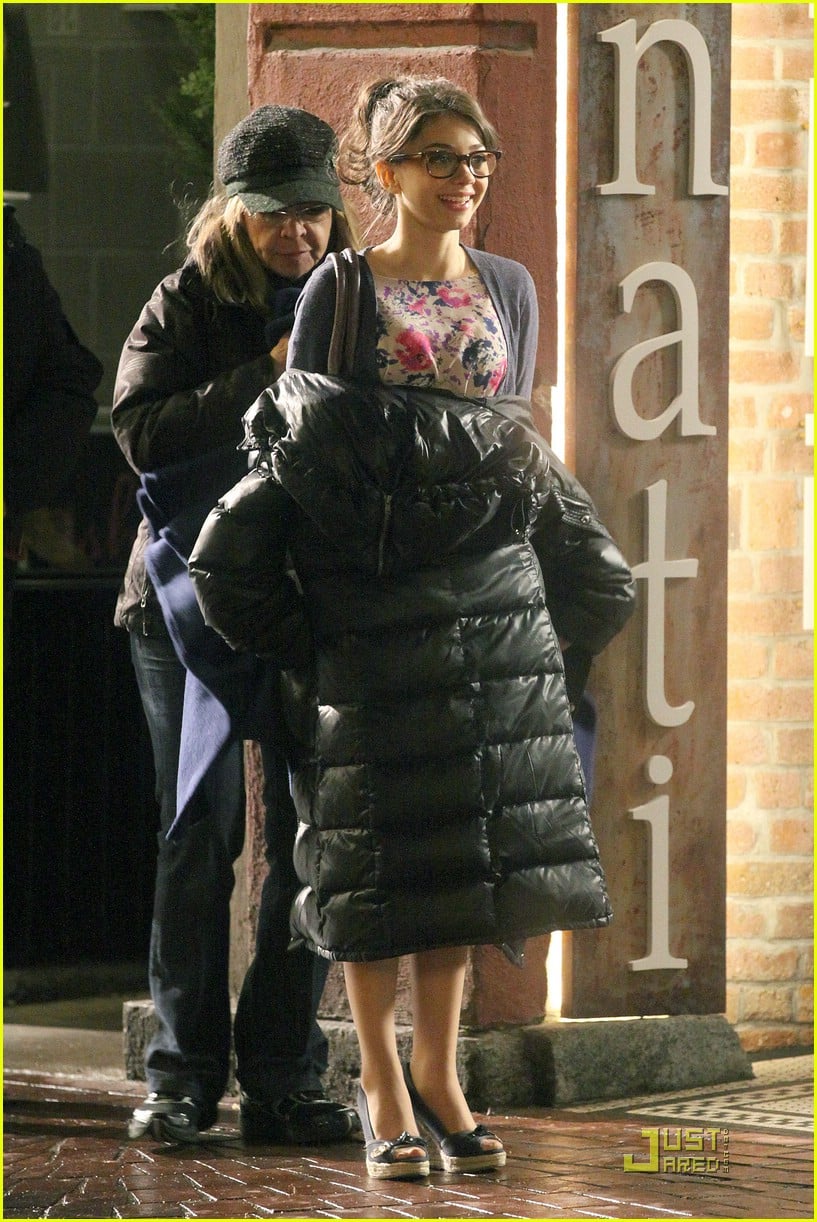 Sarah Hyland & Matt Prokop: 'Geek Charming' Set Kisses | Photo 413448 ...