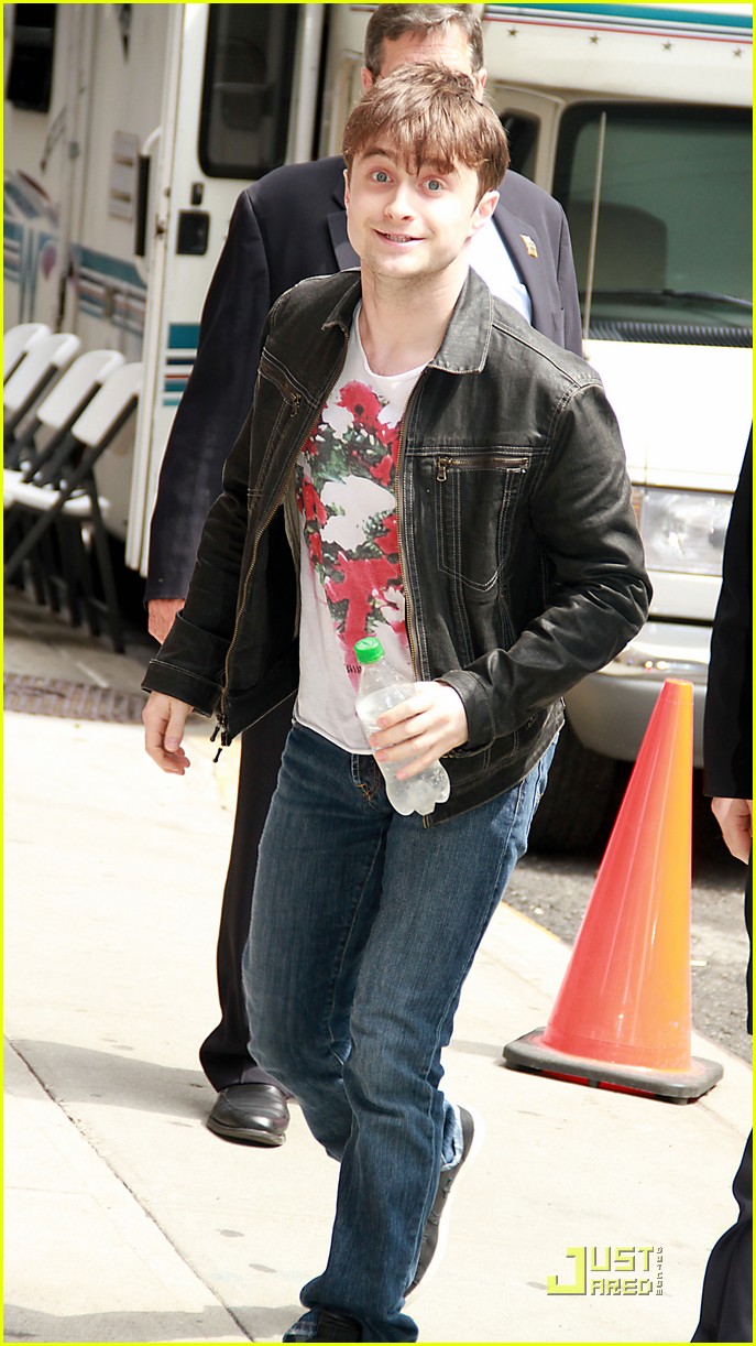 Daniel Radcliffe Performs on Letterman! | Photo 418256 - Photo Gallery ...