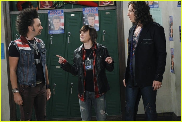 Caitlyn Taylor Love & Logan Miller: Election Time! | Photo 423491 ...