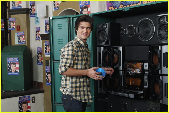 Caitlyn Taylor Love & Logan Miller: Election Time! | Photo 423495 ...