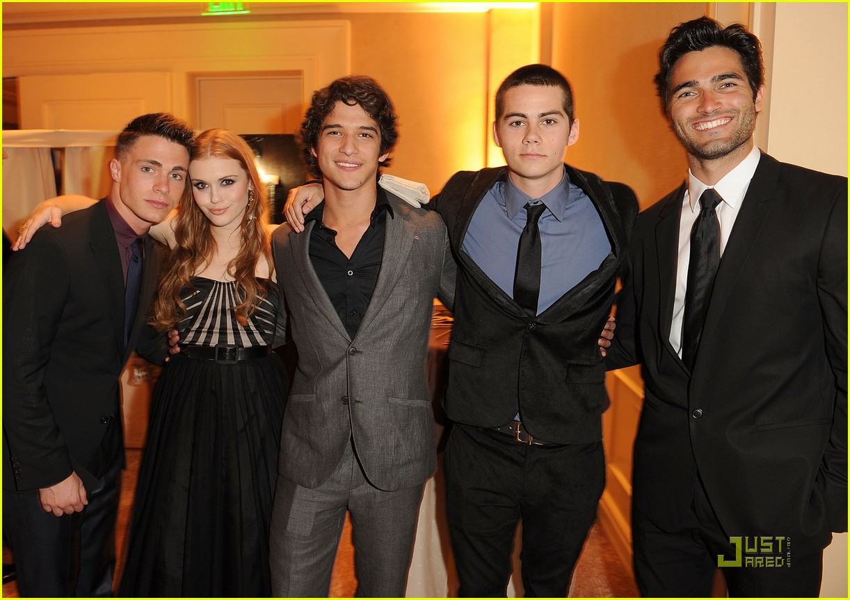 Crystal Reed & Tyler Posey Get Thirsty | Photo 424092 - Photo Gallery ...