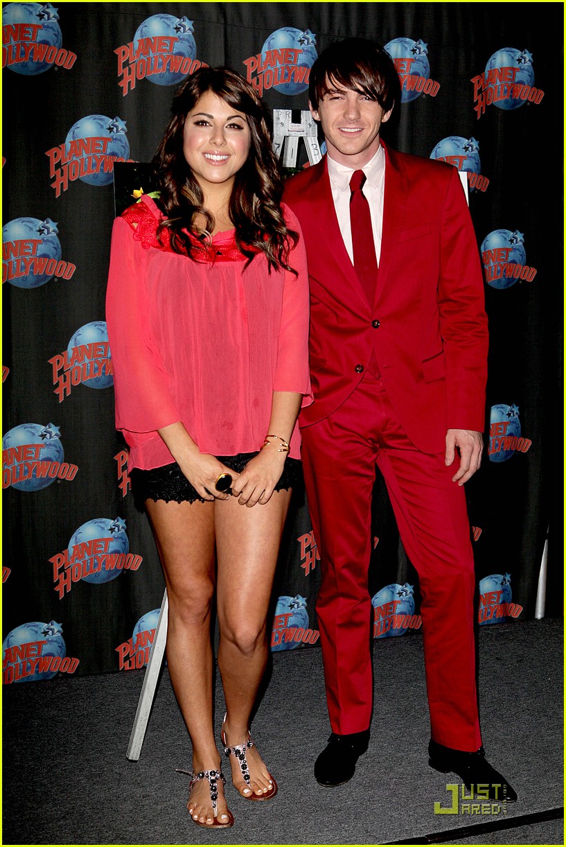 Daniella Monet & Drake Bell Make Planet Hollywood See Red | Photo ...