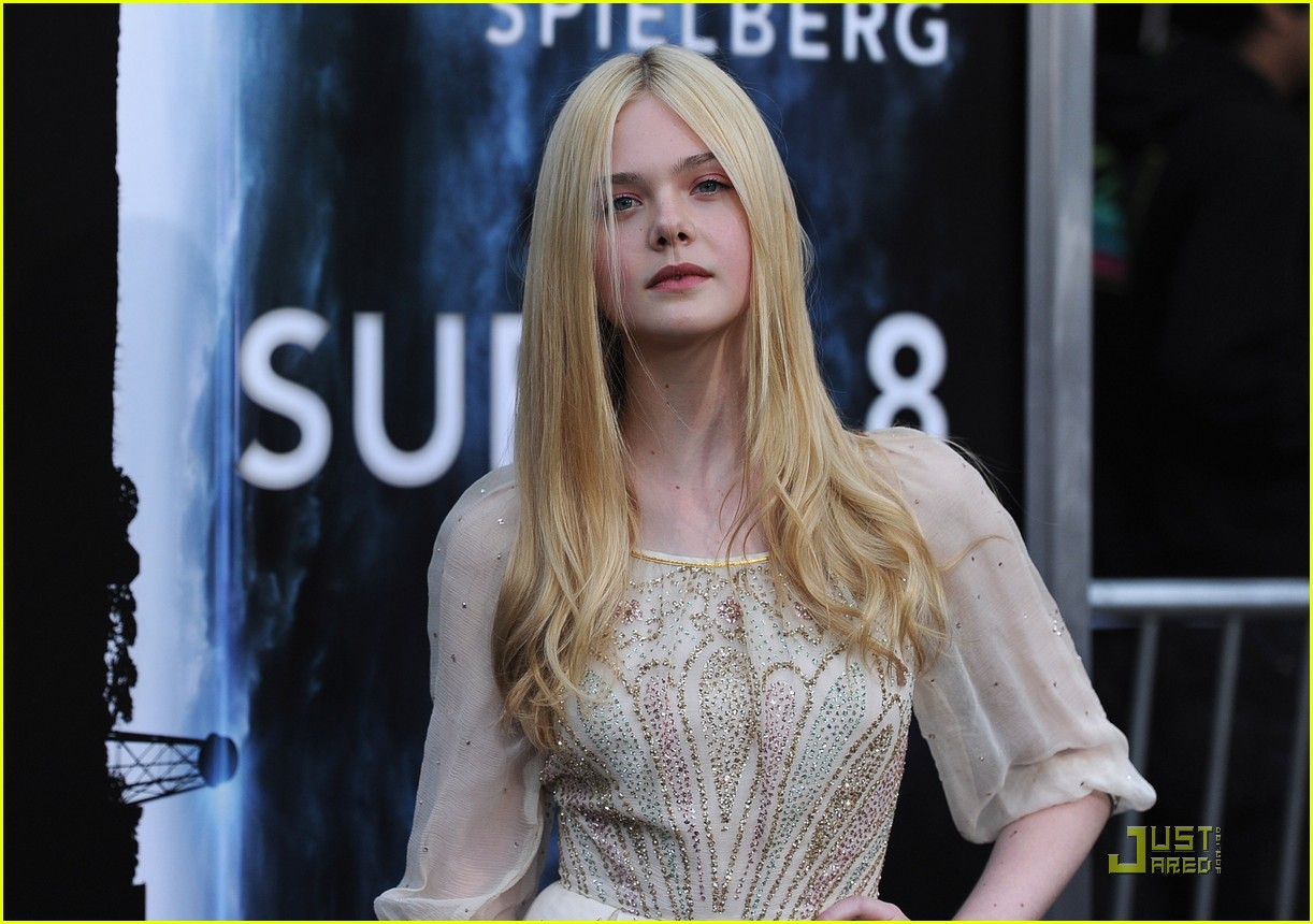 Elle Fanning Premieres 'Super 8' | Photo 420960 - Photo Gallery | Just ...