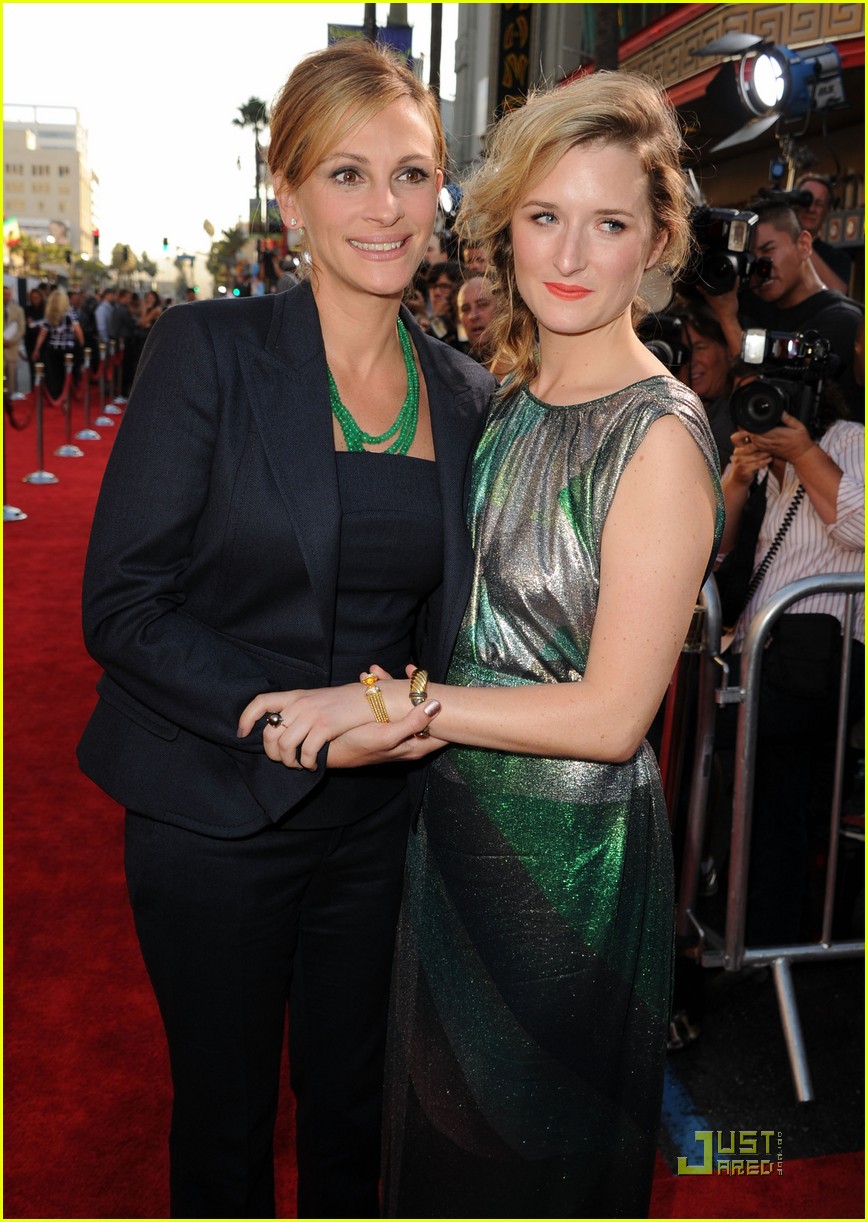 Grace Gummer & Maria Canals-Barrera: Larry Crowne Premiere! | Photo ...