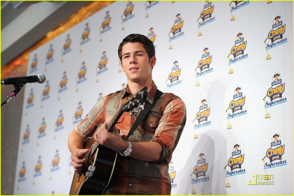Full Sized Photo Of Nick Jonas Chewy Concert 17 Nick Jonas Chewy