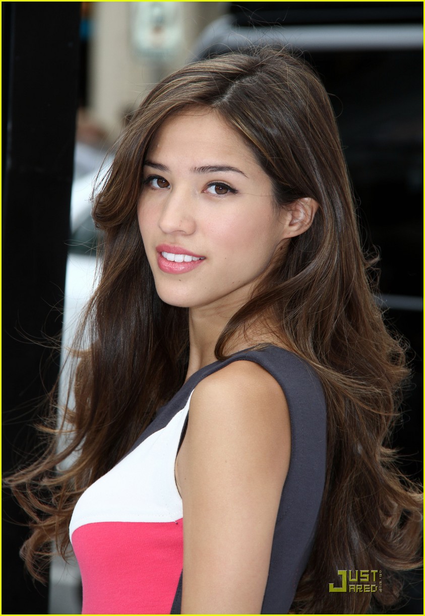 Kelsey Chow Can't Compete with Mr. Popper's Penguins | Photo 421674 ...