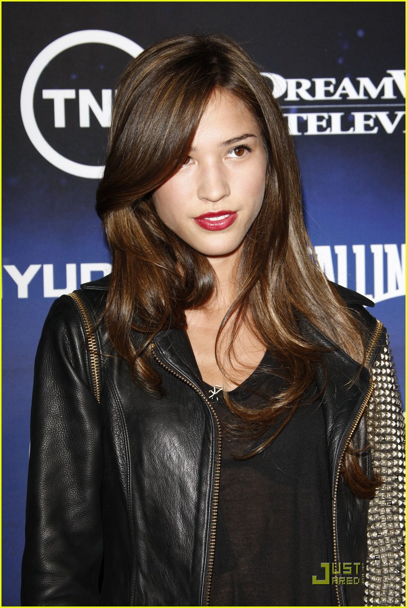 Full Sized Photo of kelsey chow falling skies 12 | Kelsey Chow ...