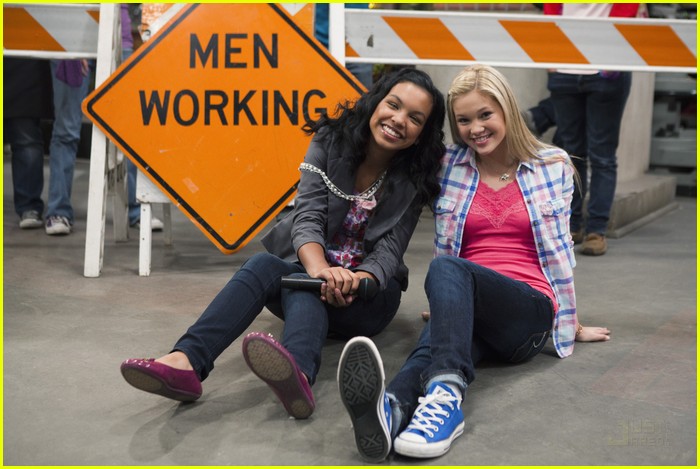 Jason Earles Has a Dojo Day Afternoon | Photo 422161 - Photo Gallery ...