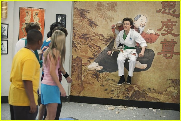 Jason Earles Has a Dojo Day Afternoon | Photo 422180 - Photo Gallery ...