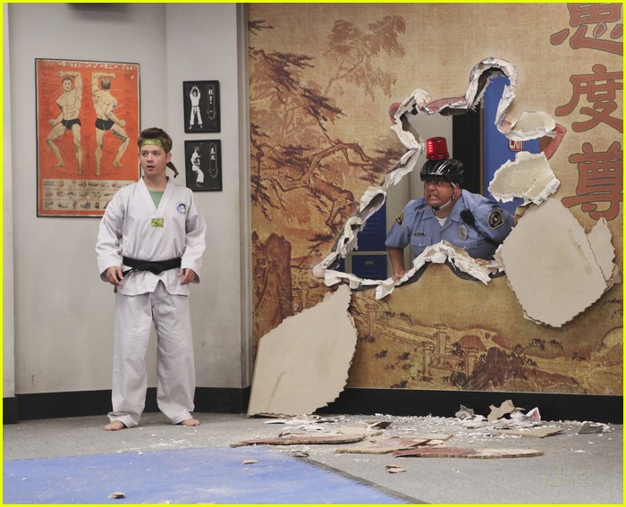 Leo Howard Busts Through Walls; Kickin' It Premiere TONIGHT! | Photo 421543 - Photo Gallery ...