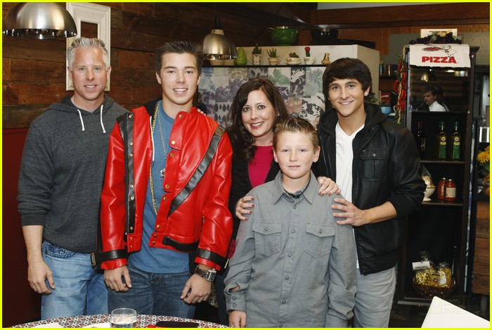 Mitchel Musso Gets 'So Random'; Launches 'PrankStars' | Photo 423048 ...