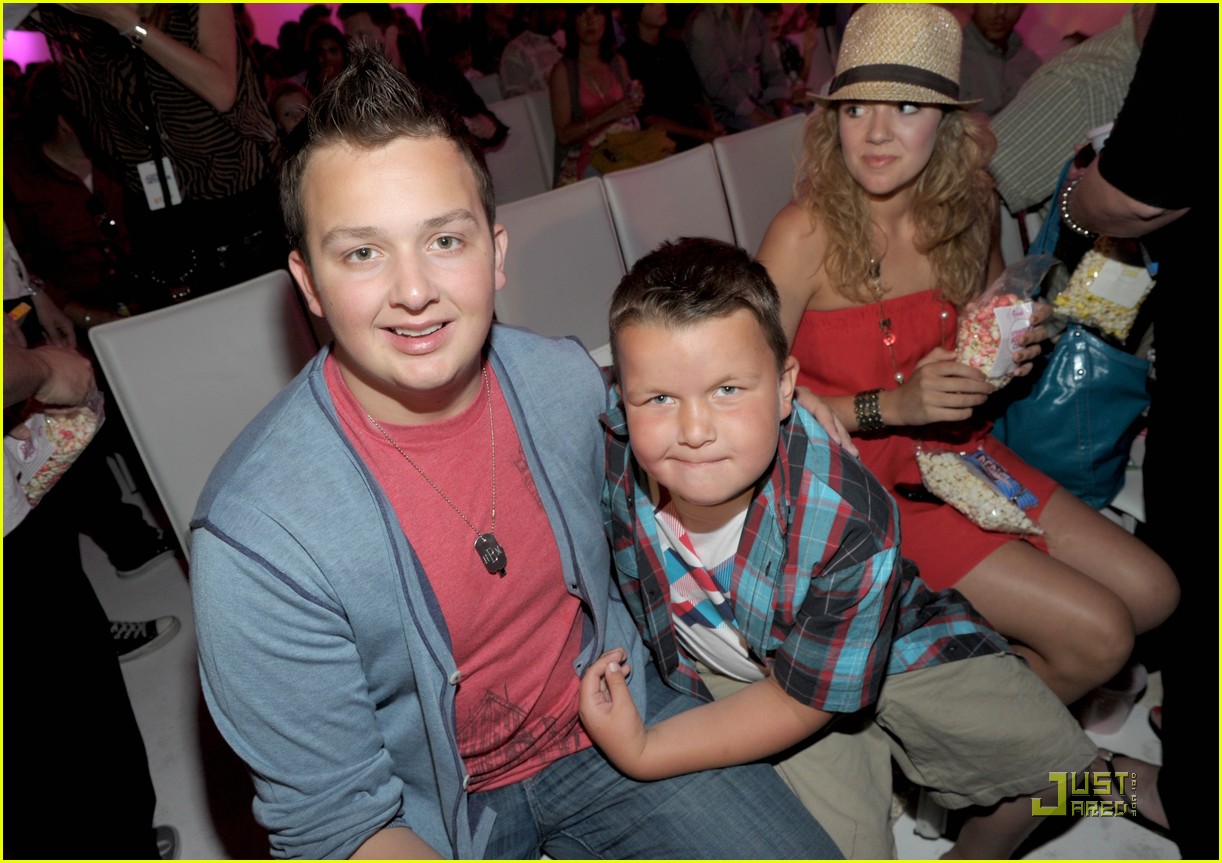 Noah Munck: 'iParty' with Brother Ethan! | Photo 420090 - Photo Gallery ...