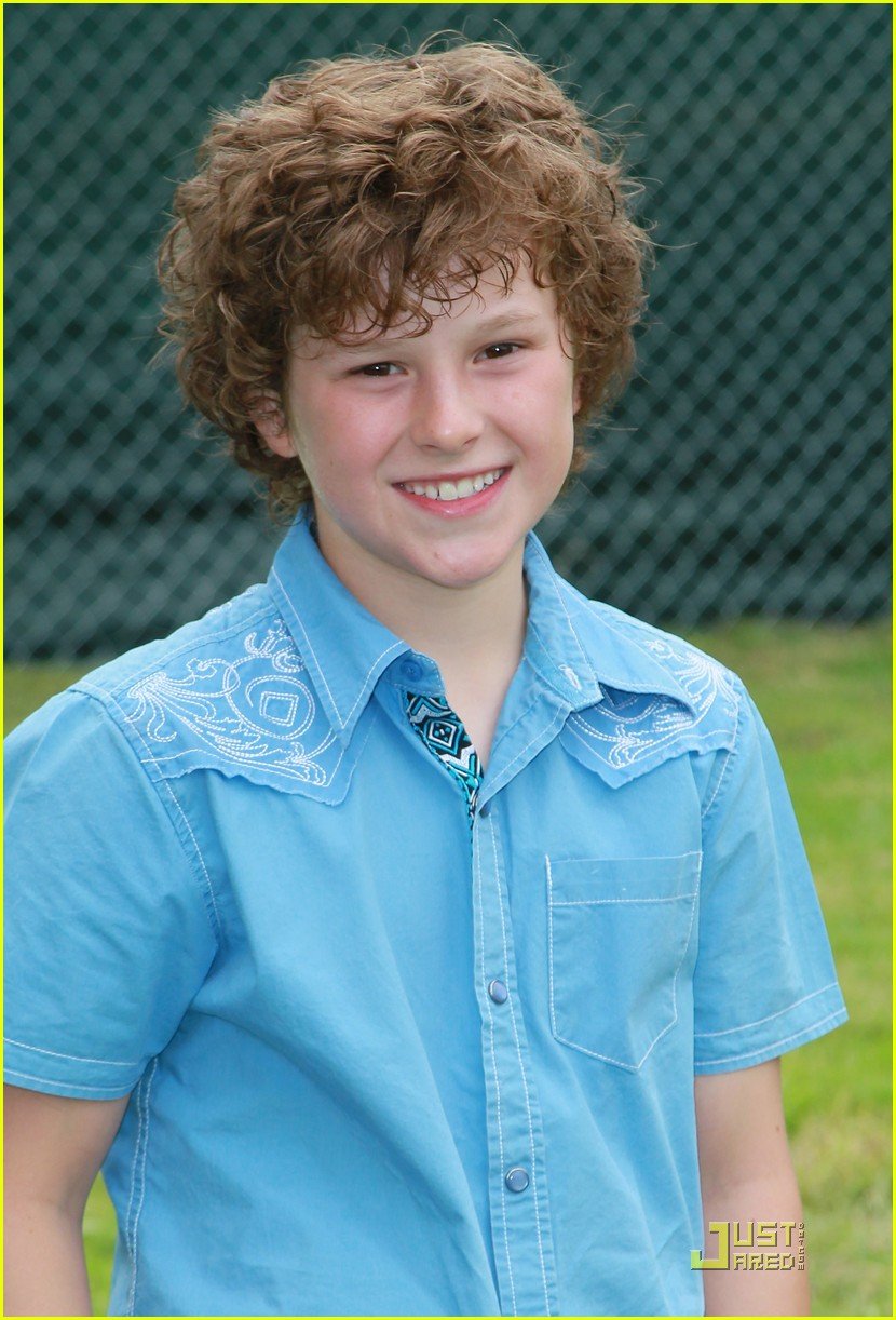 Nolan Gould Goes 'Green' After Elizabeth Glaser | Photo 422318 - Photo ...