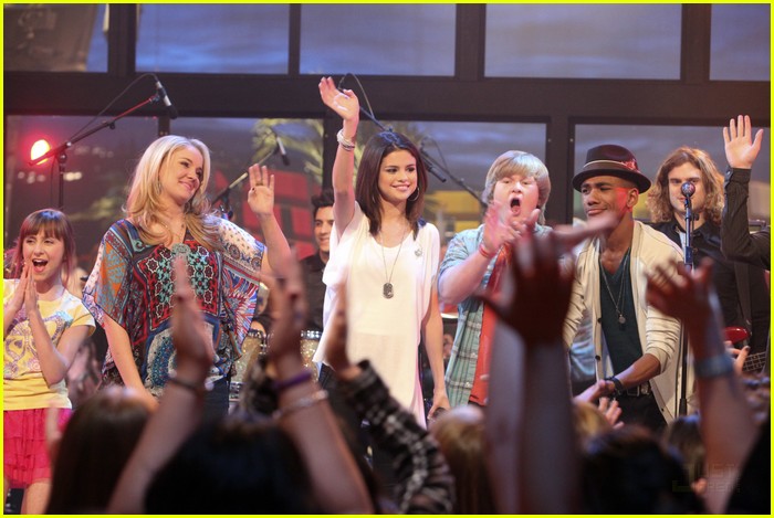 Selena Gomez on 'So Random' -- FIRST LOOK! | Photo 421766 - Photo ...