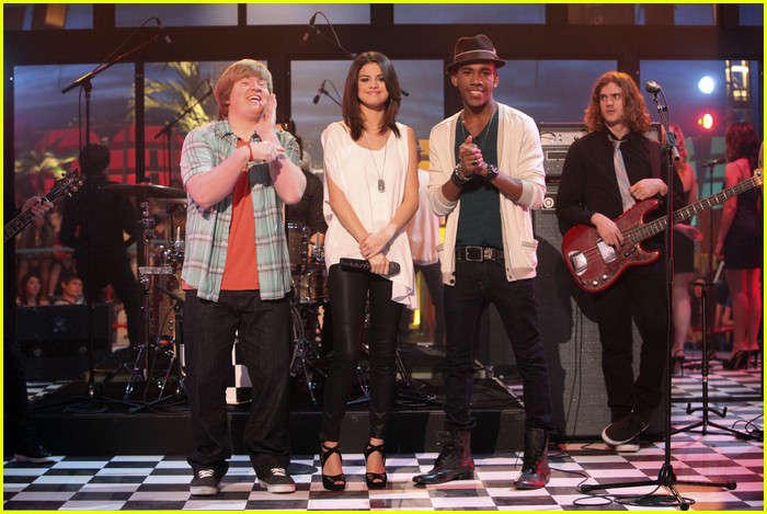 Selena Gomez on 'So Random' -- FIRST LOOK! | Photo 421767 - Photo ...