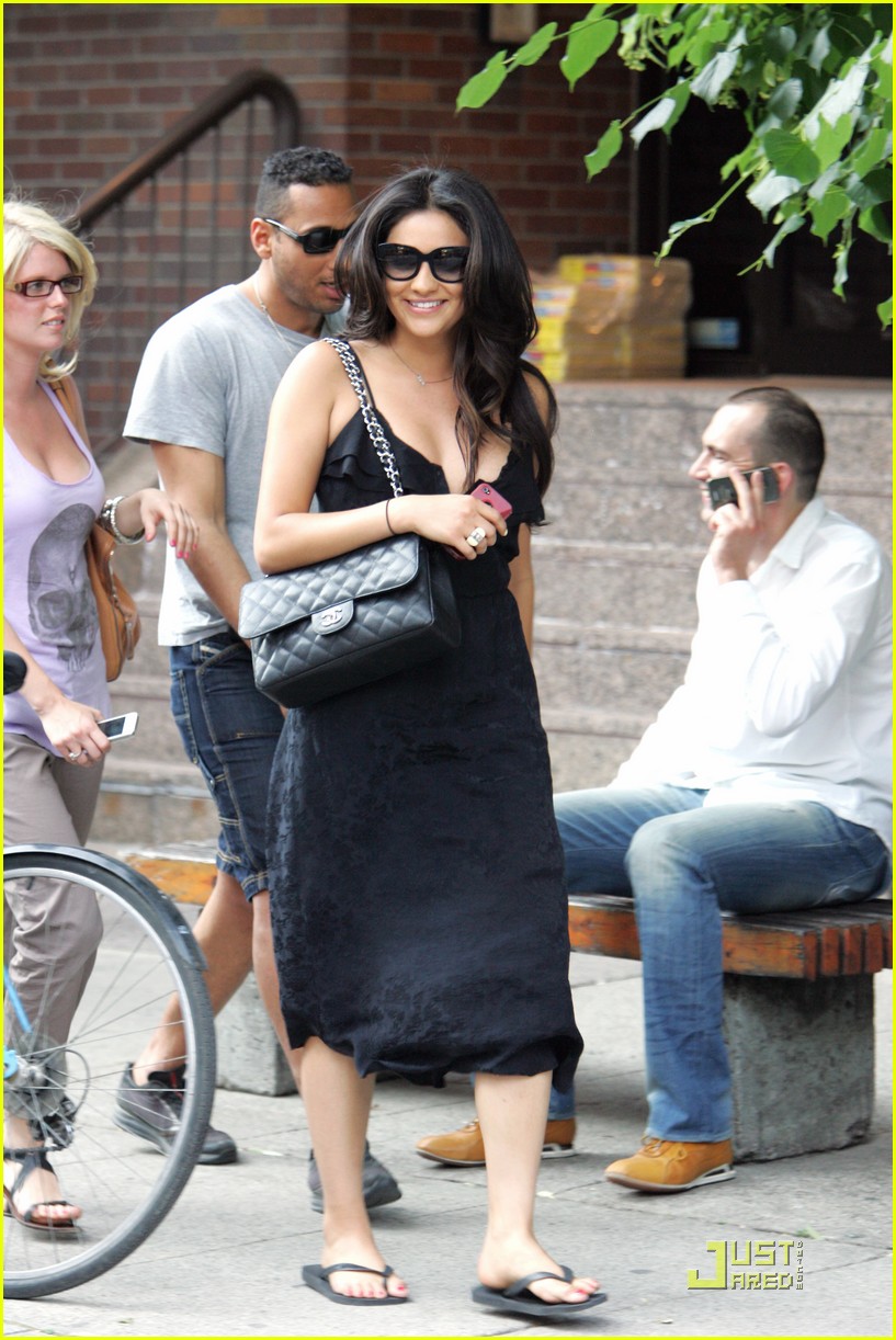 Shay Mitchell Mmva Awards 2011 Photo 422715 Photo Gallery Just Jared Jr