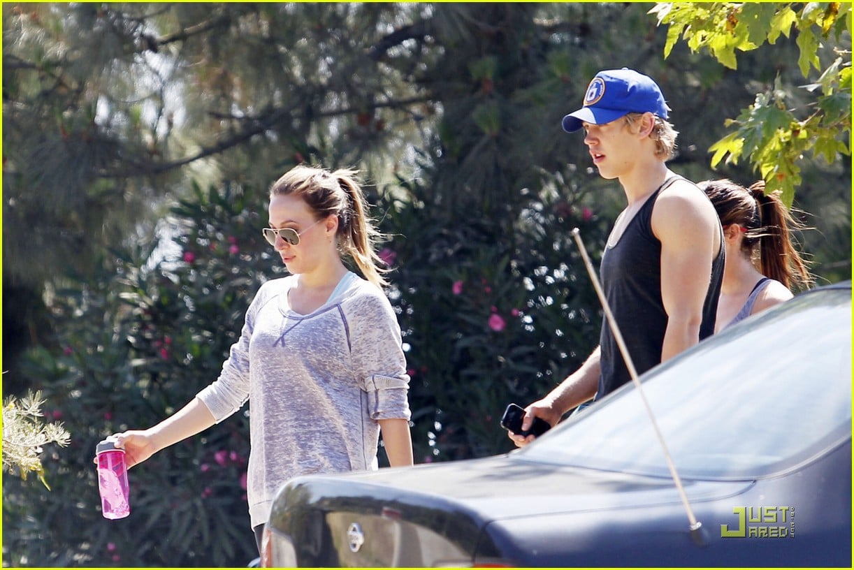 Ashley Tisdale: Runyon Canyon Hike with Austin Butler! | Photo 420689 ...