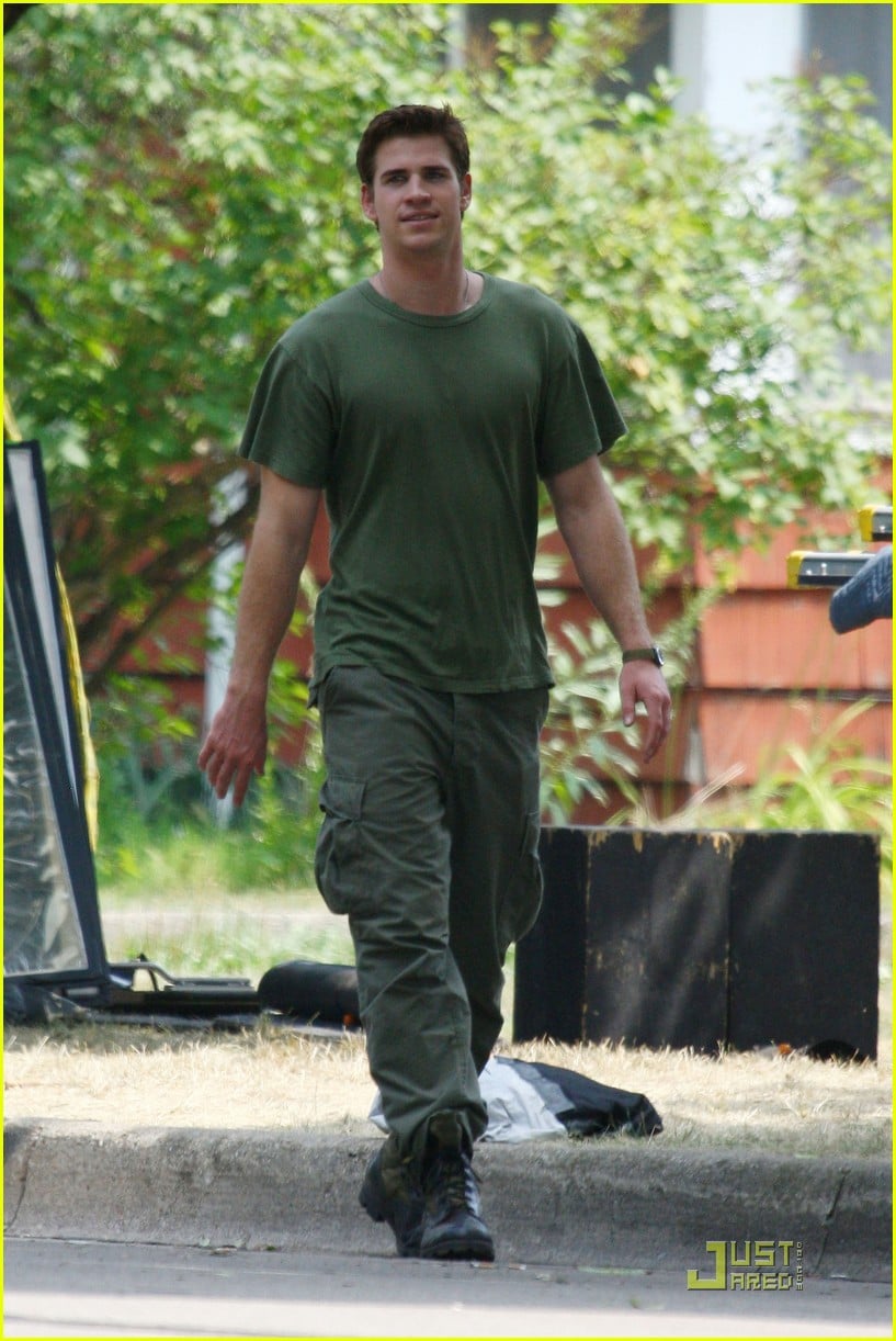 Liam Hemsworth: 'AWOL' Green Guy! | Photo 426871 - Photo Gallery | Just ...