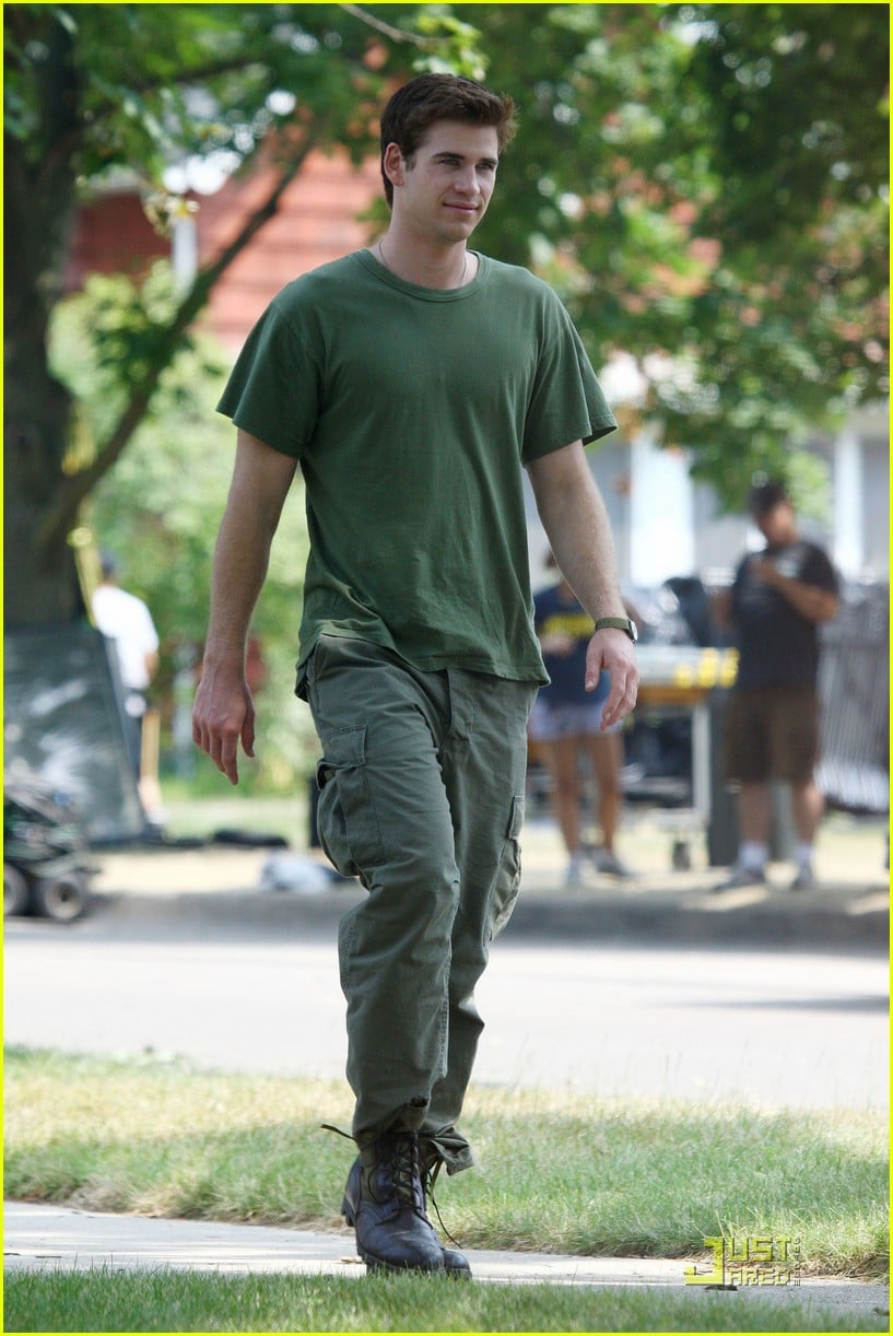 Liam Hemsworth: 'AWOL' Green Guy! | Photo 426878 - Photo Gallery | Just ...