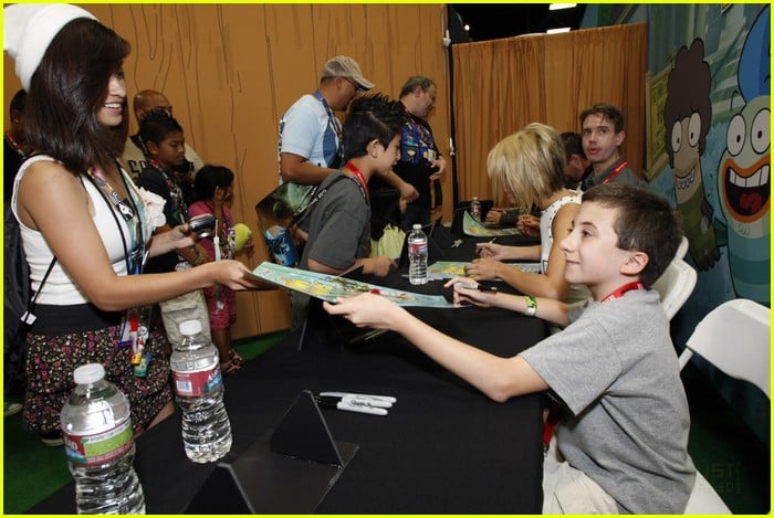 Chelsea Kane: 'Fish Hooks' at Comic-Con! | Photo 428221 - Photo Gallery ...