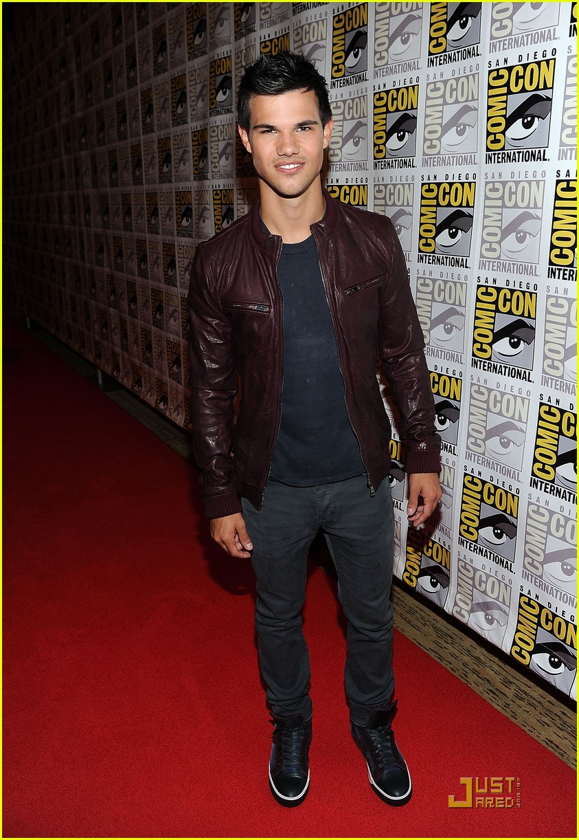Taylor Lautner: Comic Con Cute! | Photo 427515 - Photo Gallery | Just ...