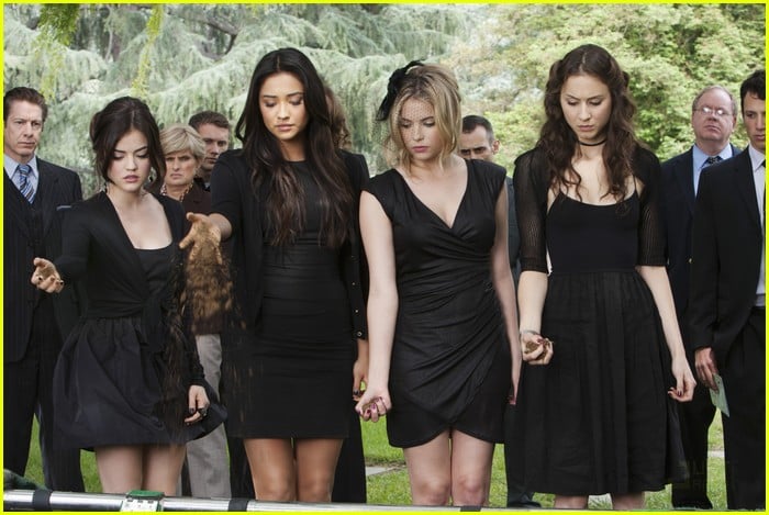 Another Funeral For the Pretty Little Liars | Photo 425028 - Photo ...