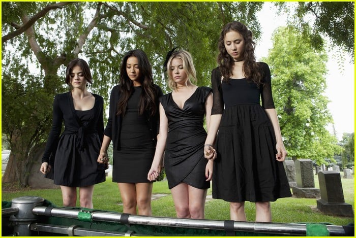 Another Funeral For the Pretty Little Liars | Photo 425034 - Photo ...