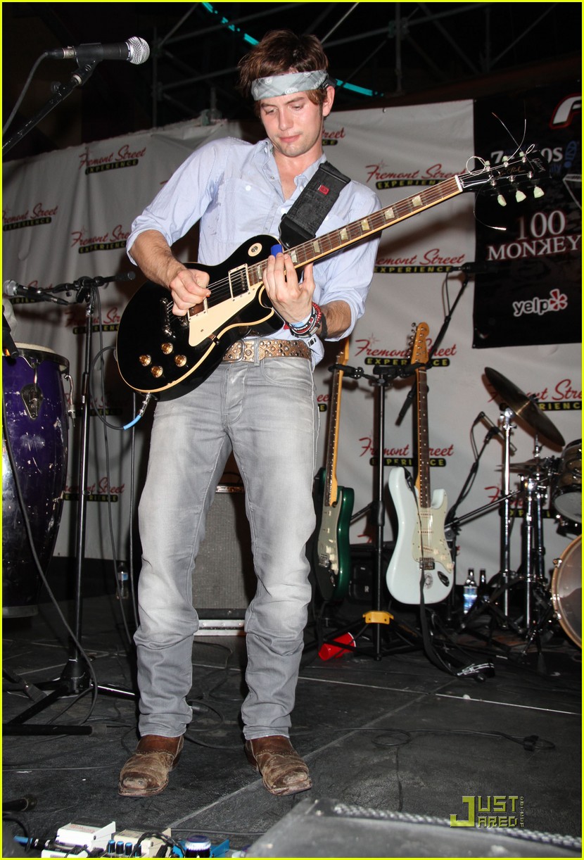 100 Monkeys: Flightlinez Fundraiser on Fremont Street! | Photo 433600 ...