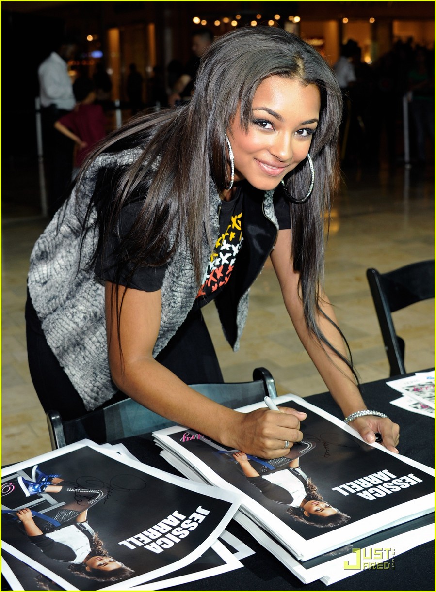 Jessica Jarrell & Cody Simpson: Pastry Performances in Vegas! | Photo ...