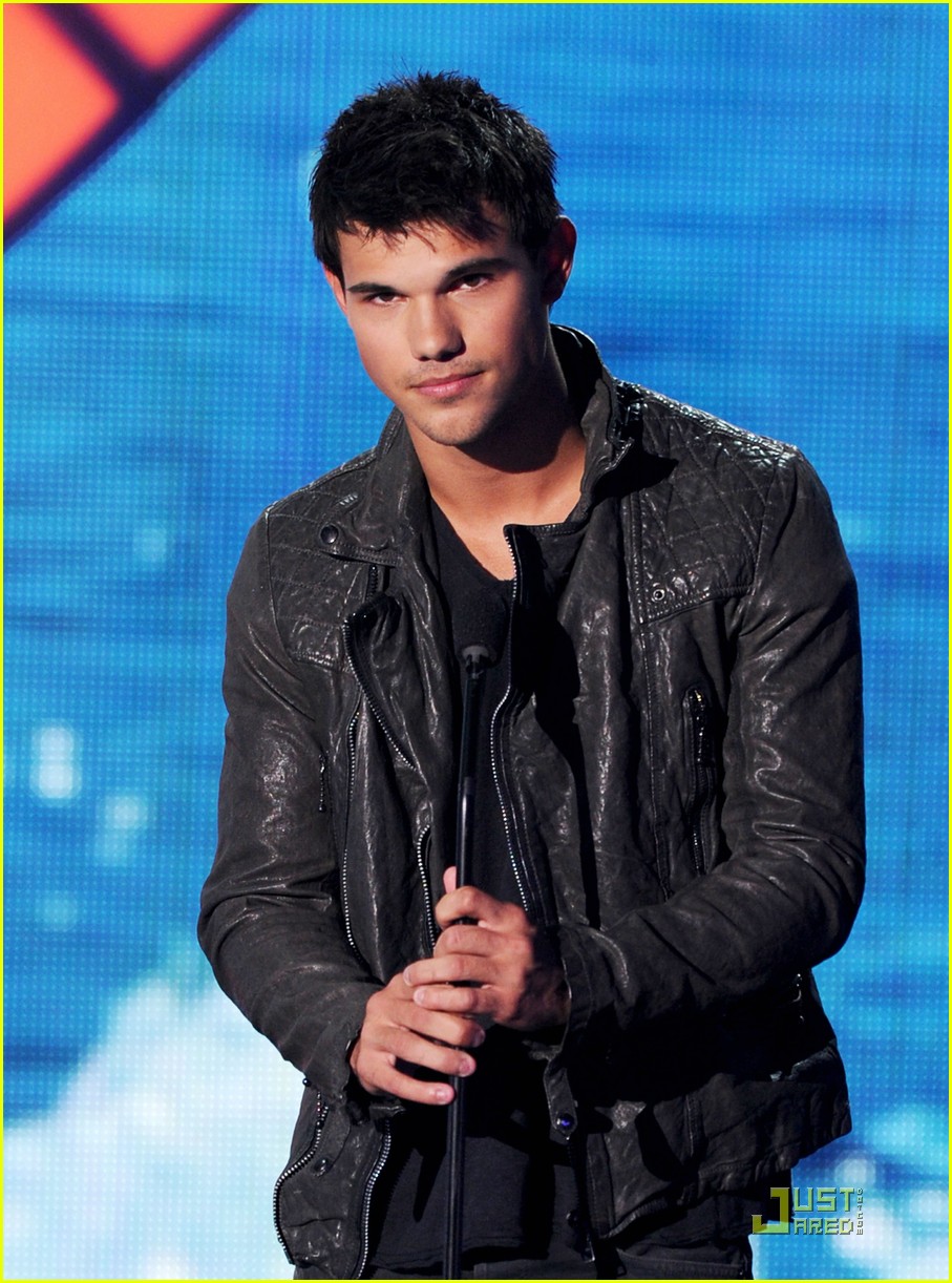 Full Sized Photo of taylor lautner teen choice 13 | Taylor Lautner ...